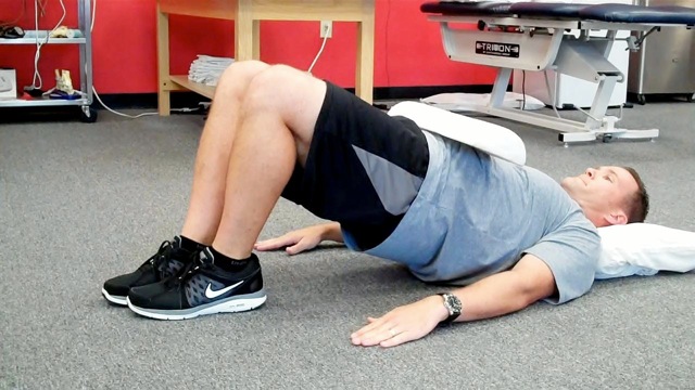 Functionally Fit: Iso bridge with alternate knee extension - PFP media